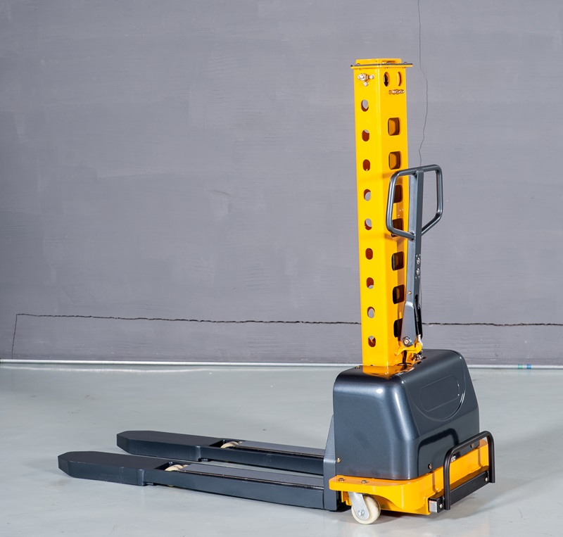 Selbstverladender Mitnahmestapler - ein wertvoller Helfer für Lkw ...